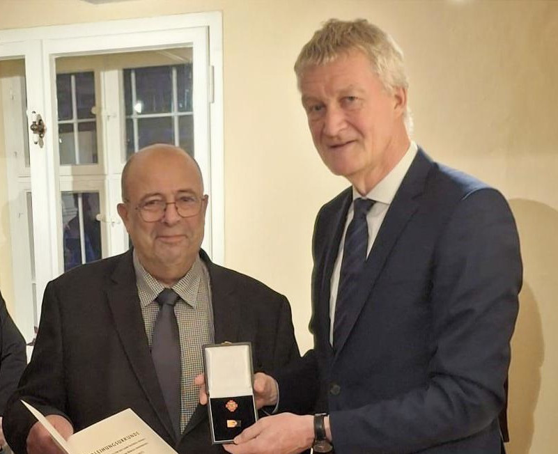 Präsident Pleye übergibt Ehrennadel des Landes Sachsen-Anhalt an Dr ...